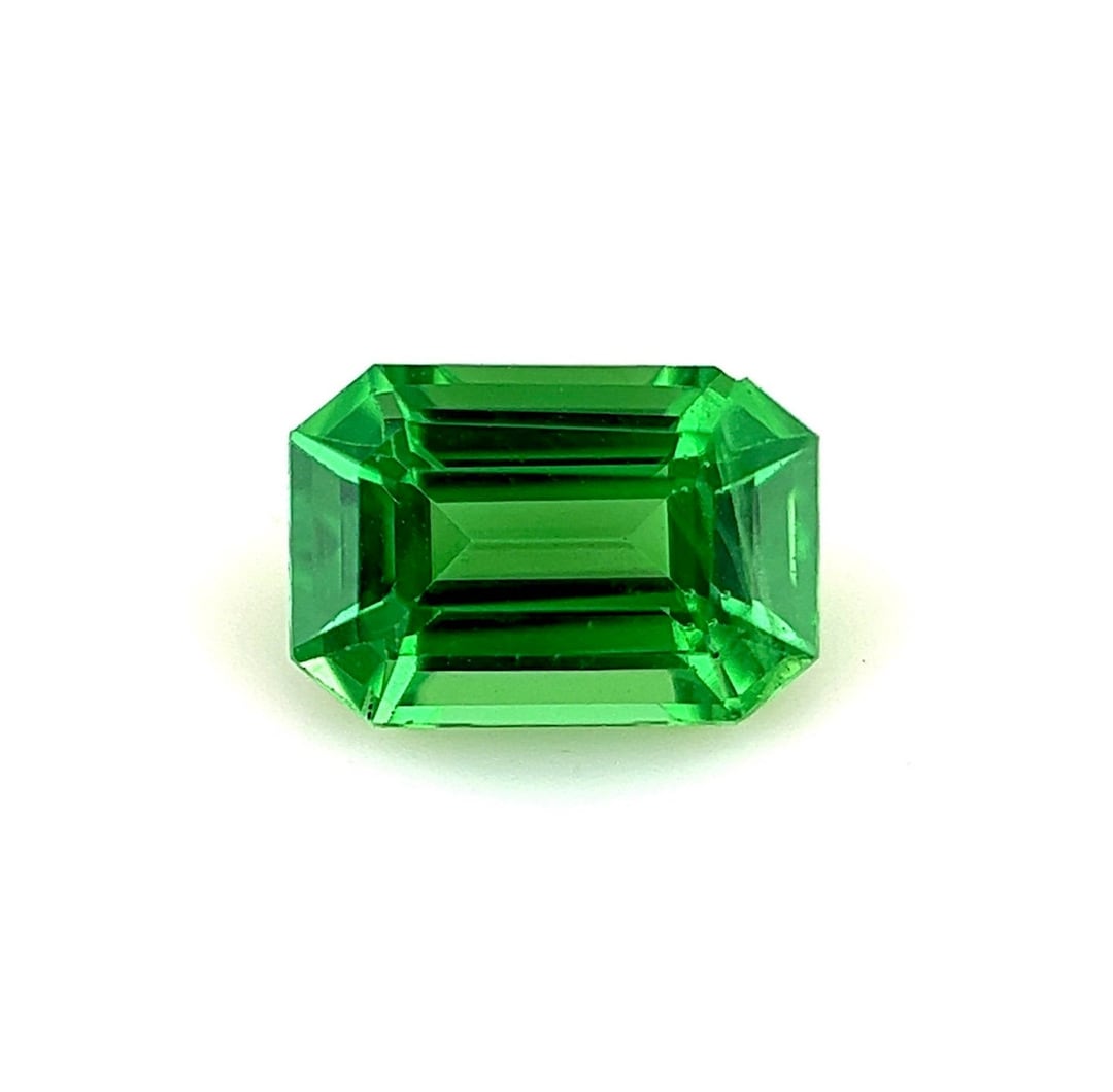 0.66carat Beautiful Natural Tsavorite Very Good Cutting and Brilliant ...