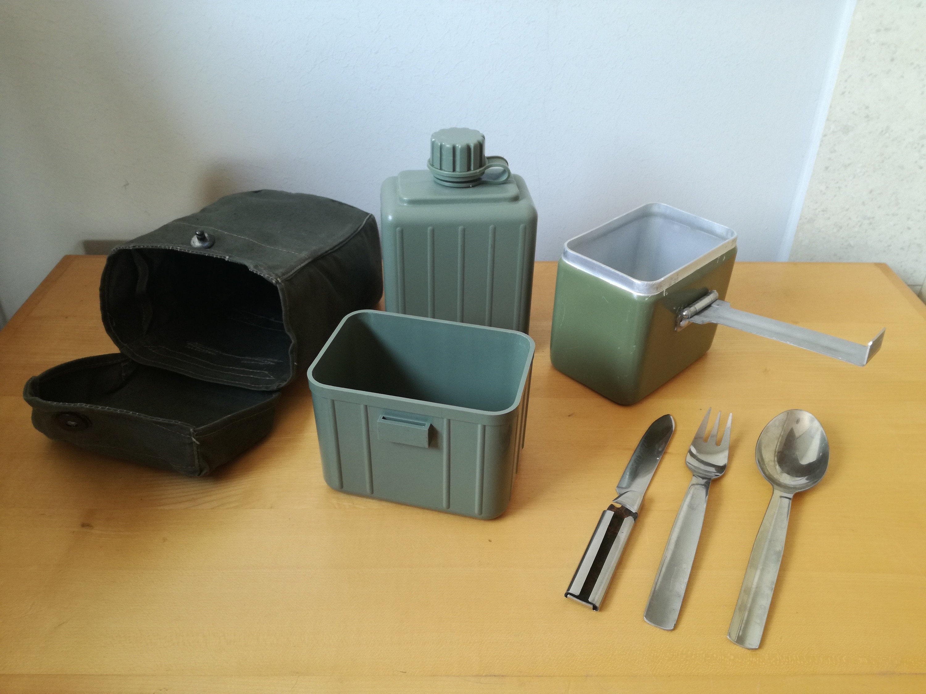 Yugoslav Army Canteen and Mess Set / 1970s Yugoslavia Army Mess ...