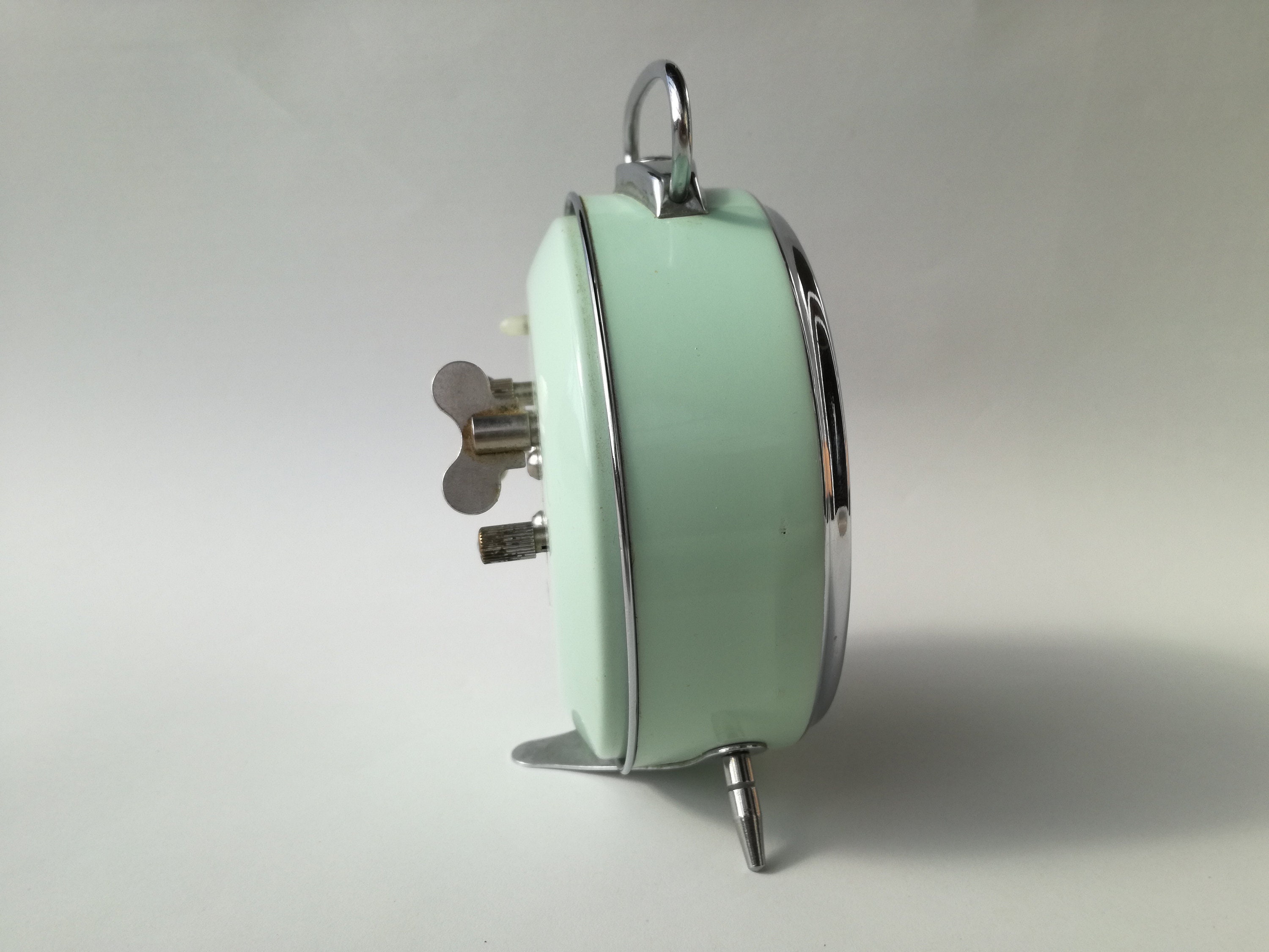 Atomic Age Alarm Clock / Vintage Mechanical Wind Clock / 1960s - Etsy
