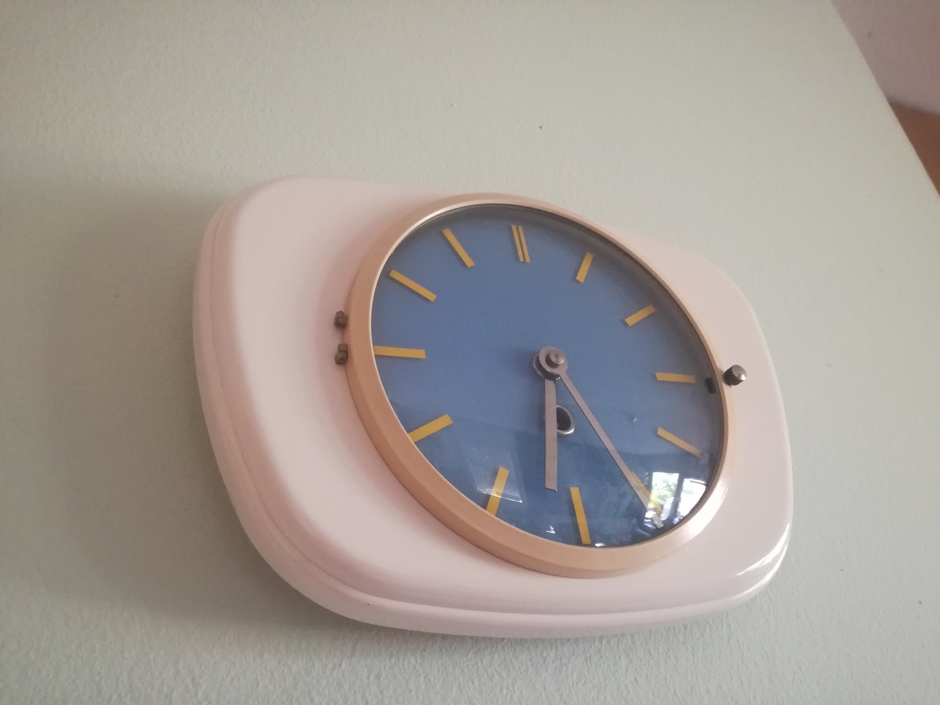 1960s Wall Clock / Mid Century Modern White Plastic Wall Clock With ...