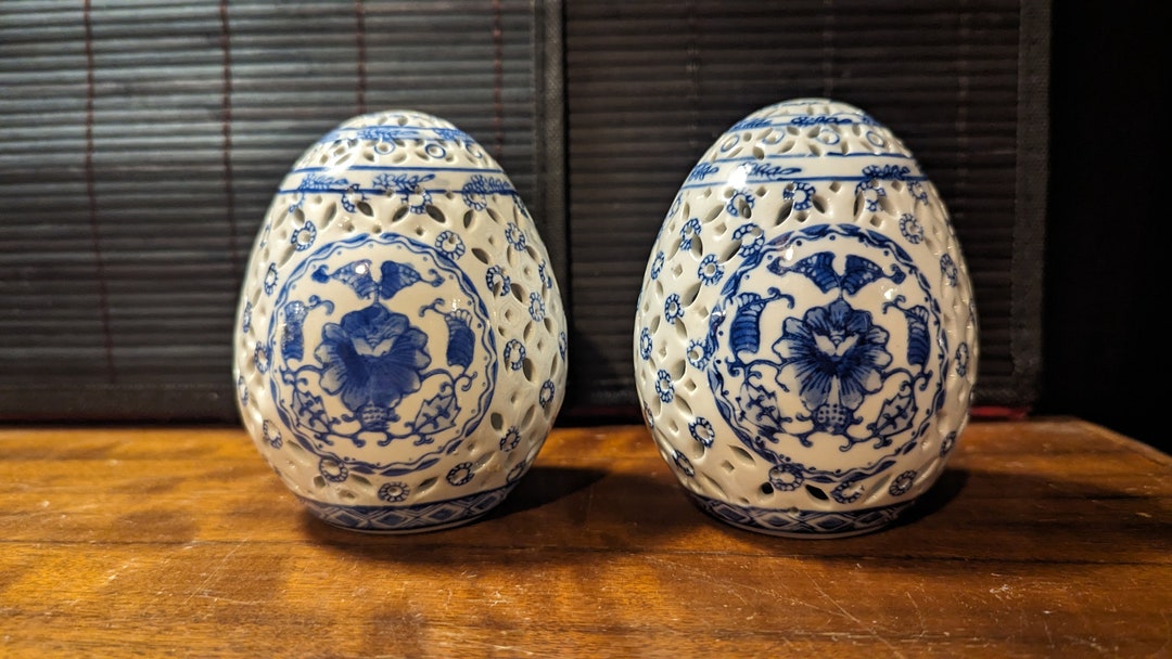 2 Vintage, Bombay, Blue and White, Porcelain Egg Decorative Floral ...