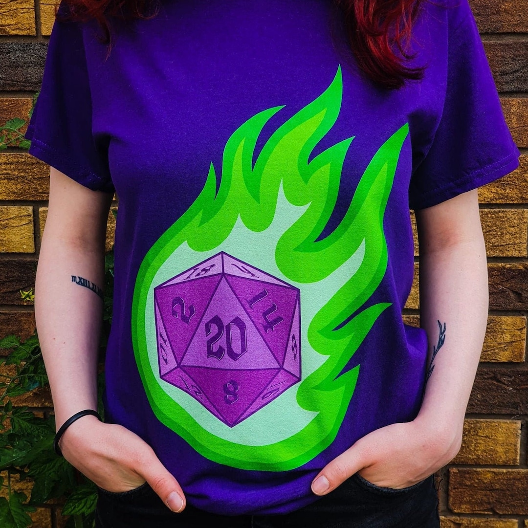 DnD Dungeons and Dragons Flaming D20 Camiseta Unisex para Adultos S-3XL ...