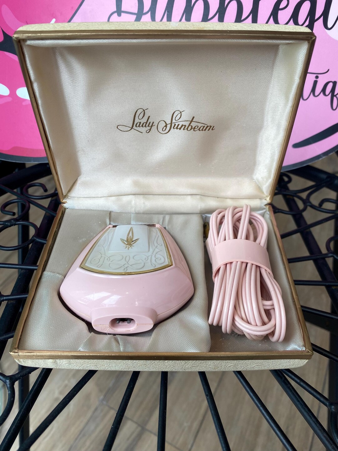 Vintage 1950s Lady Sunbeam Electric Razor in Original Case – Pink ...