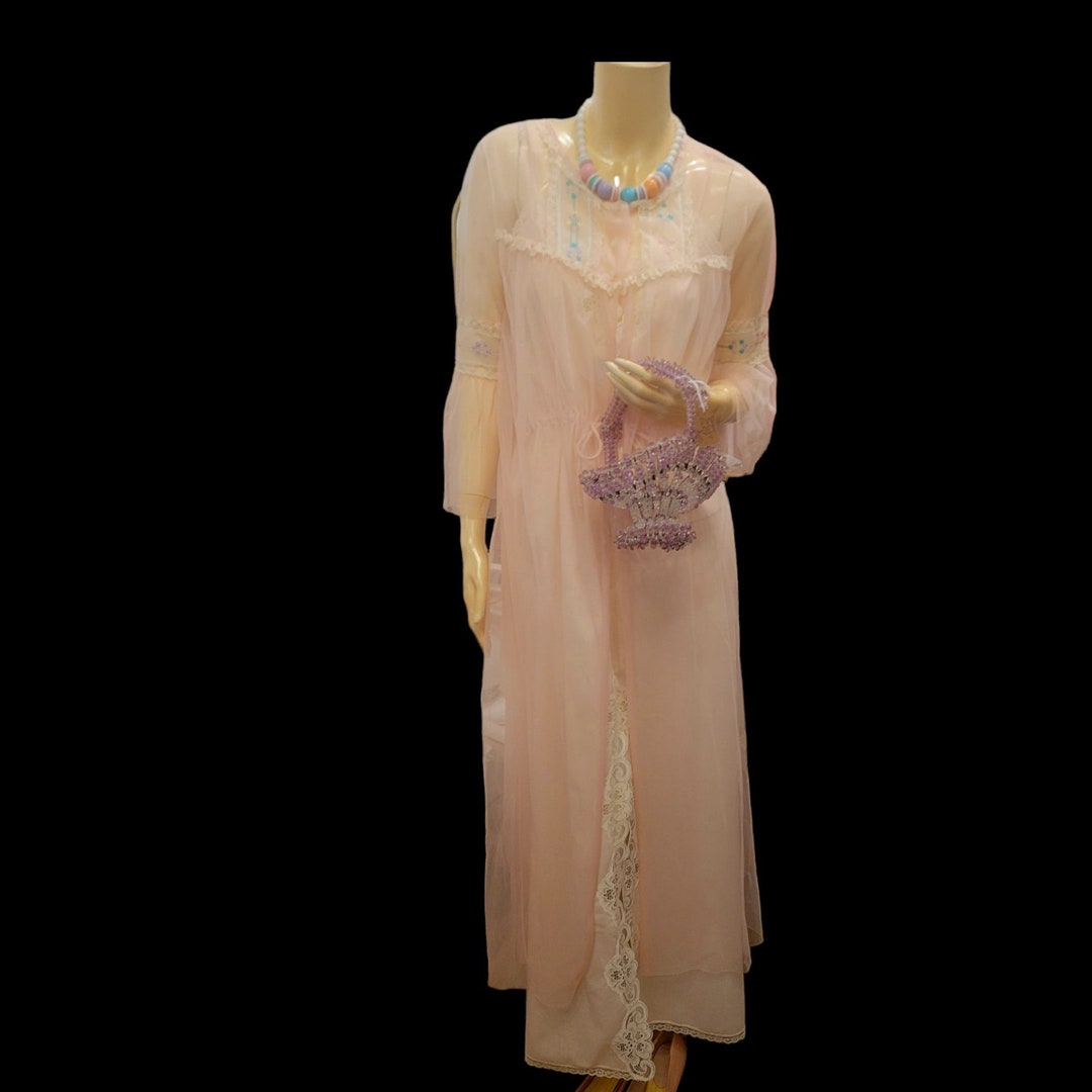 Vintage 50s Pink Sheer Robe, Peignoir. Embroidered Flowers - Etsy