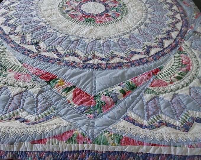 Gorgeous Medallion Design Quilt by Arch Quilts - Etsy