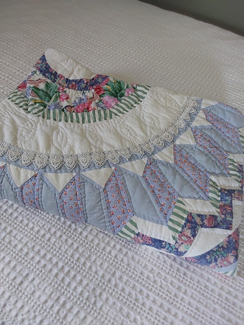 Gorgeous Medallion Design Quilt by Arch Quilts - Etsy