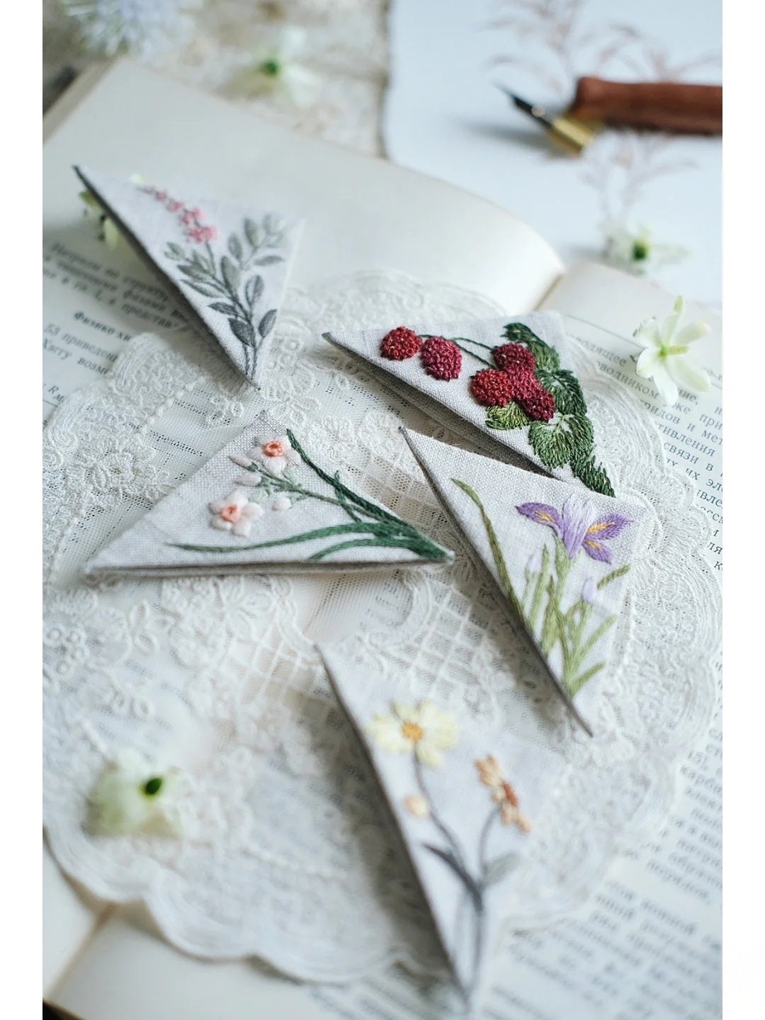 Micro Embroidered Corner Bookmark, Floral Bookmark, Gift for Book Lover ...