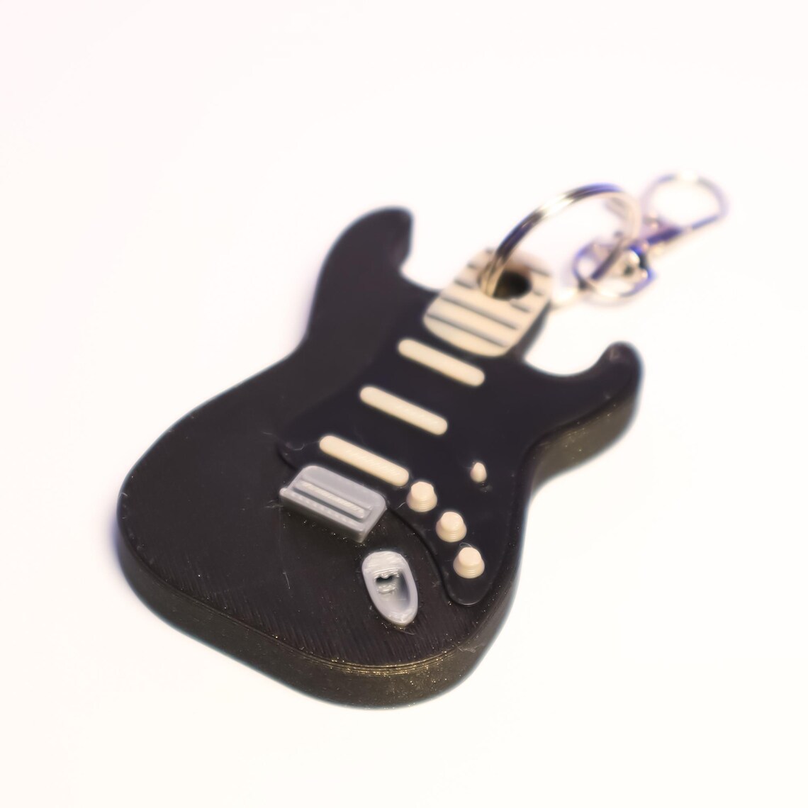 Fender Stratocaster-inspired Guitar Keychain – ICONIC Design for Music ...