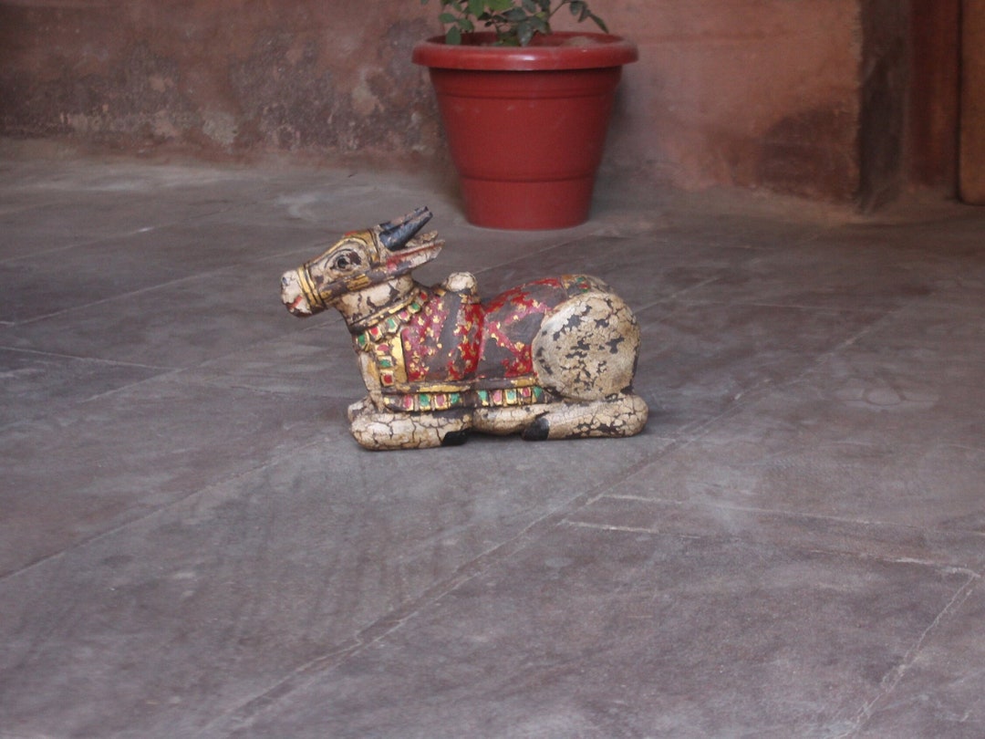 Indian Wooden Handmade Hand Painted Nandi Statue Home Decorative Nandi ...