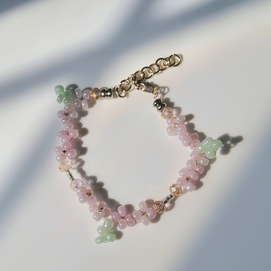 Spring Fling Bracelet: Leaf, Seed Bead Flower Bracelet, Daisy Beaded ...