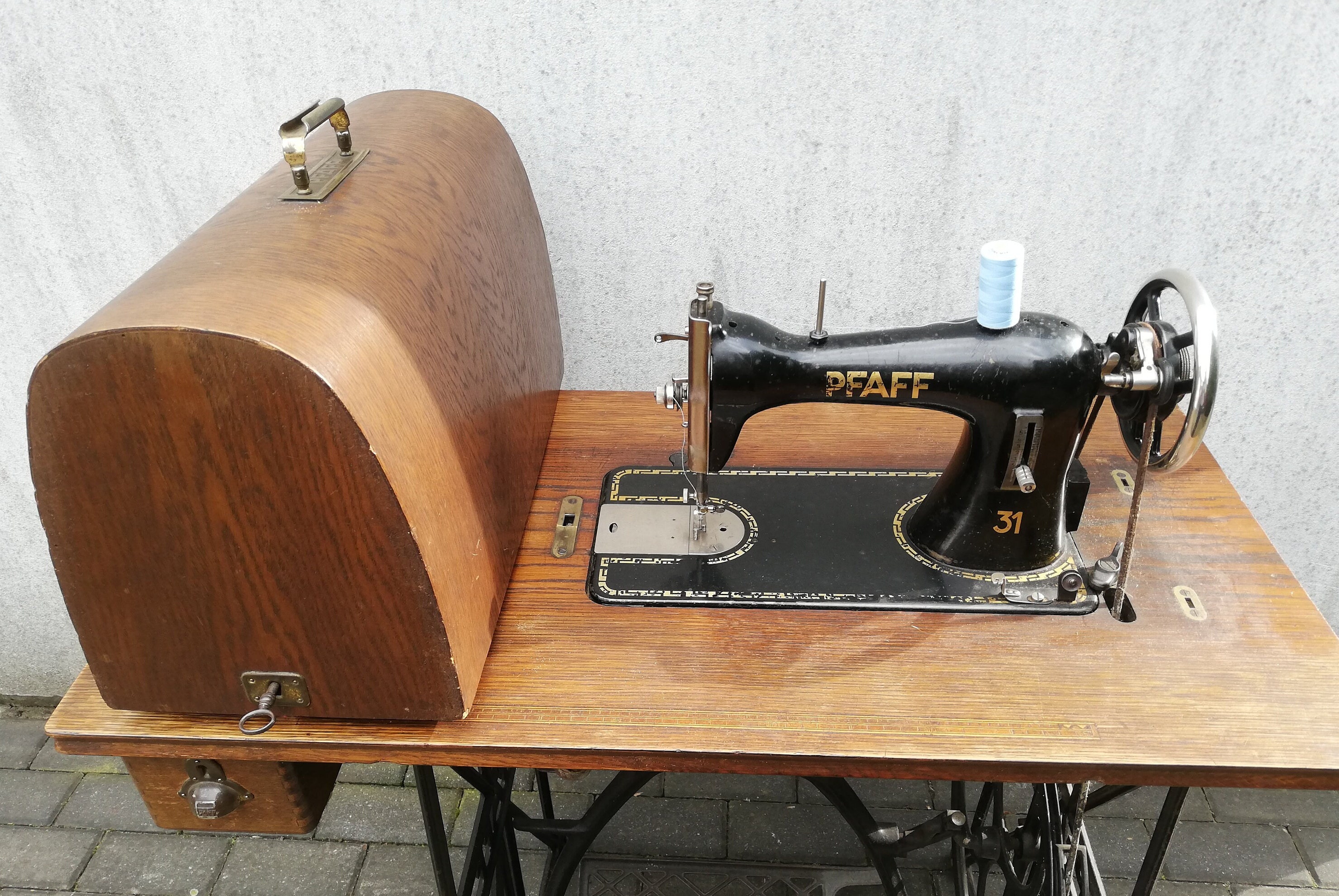 Antique Pfaff Sewing Machine, Home Decor, Vintage, Retro, Monument ...
