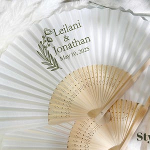 Personalized Hand Fans Printed Fabric White Fans Wedding Party Favors ...
