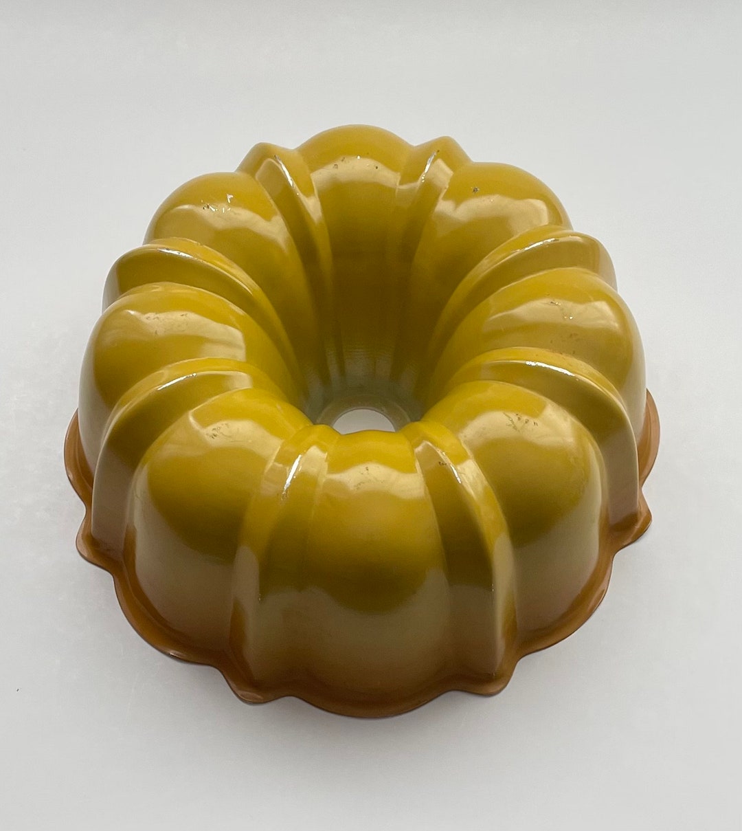 Bundt Cake Pan Yellow Light Weight Tube Cake Baking Pan 10 X 3 1/2 ...