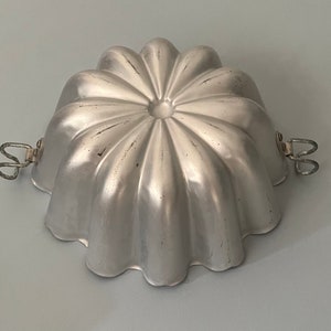 Set of 3 Vintage Jello Molds With Wall Hanging Hooks - Primitive ...