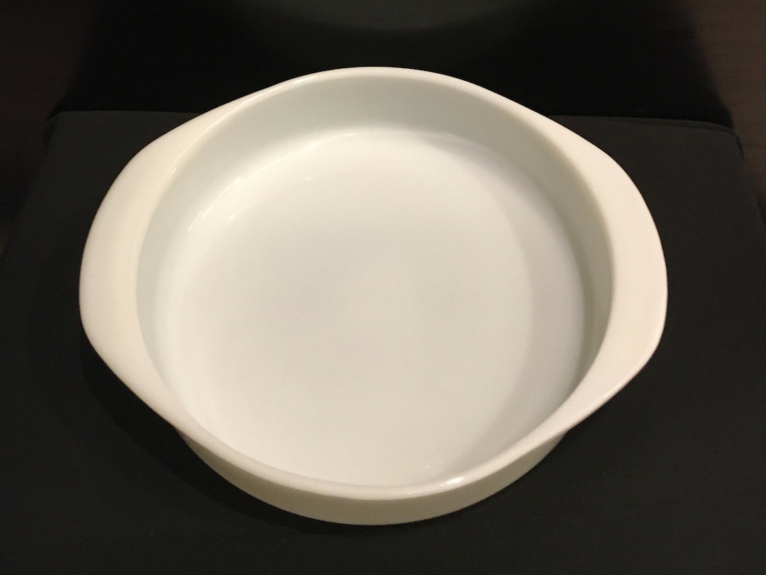 Vintage Pyrex Milk Glass Cake Baking Dish Pyrex 221 - 8 1/2" Round Cake ...