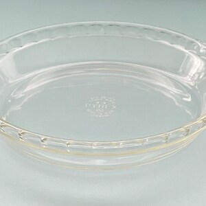 Vintage PYREX Pie Plate All Caps PYREX Scalloped Rim and Handles ...