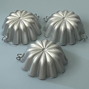 Set of 3 Vintage Jello Molds With Wall Hanging Hooks Primitive Kitchen ...