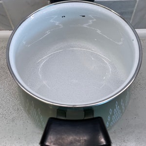 2 Quart Vintage Green Enameled Pot With Handles and Lid Retro 1970's ...