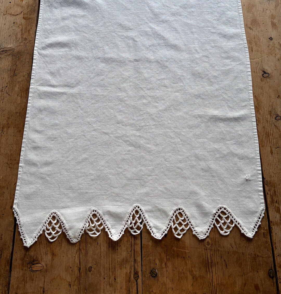 Vintage White Cotton Table Runner With Scalloped Lace Trim: 4.3 ...