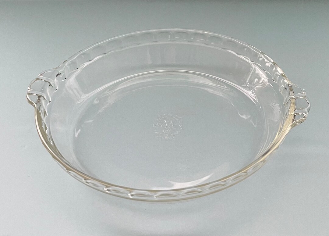 Vintage PYREX Pie Plate All Caps PYREX Scalloped Rim and Handles ...