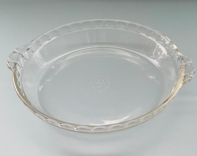 Vintage PYREX Pie Plate All Caps PYREX Scalloped Rim and Handles ...