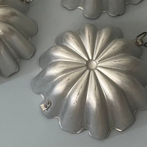 Set of 3 Vintage Jello Molds With Wall Hanging Hooks Primitive Kitchen ...