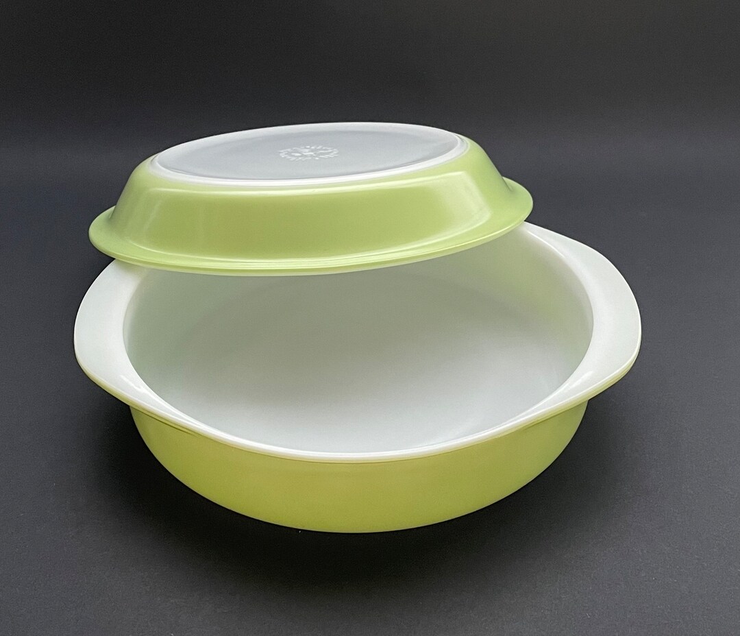 2 Vintage Pyrex Lime Green Cake and Pie Plate Pyrex 221 Cake and 209 ...