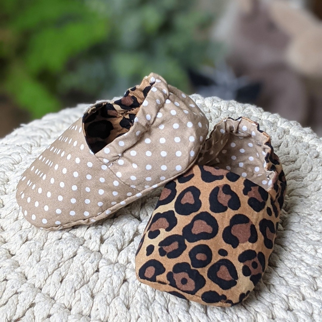 Handmade Reversible Baby Slippers: Cotton Booties, Newborn Gift - Etsy