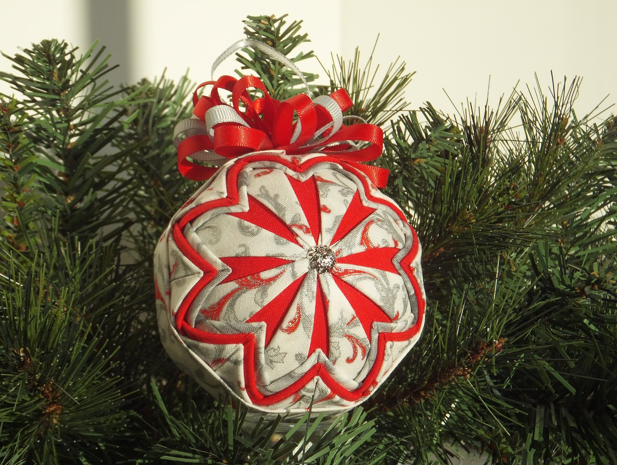 Red and Silver Baroque Quilted Ornament, No Sew Oranament, Rood ...