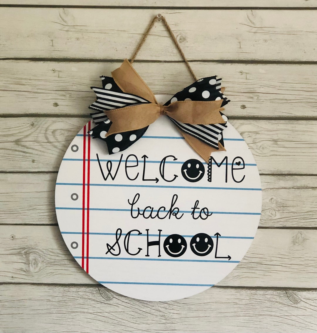 Classroom Door Hanger, Round Teacher Sign, Notebook Paper Door Hanger ...