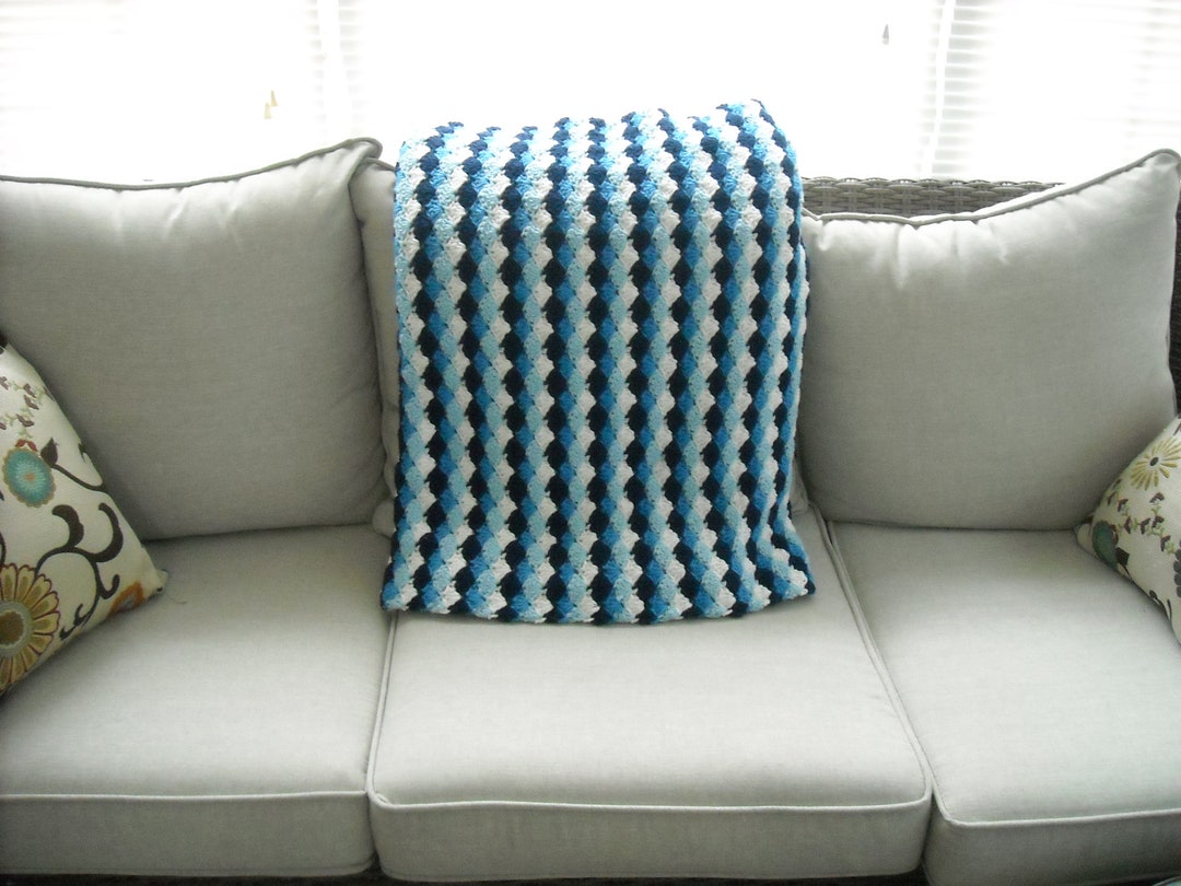 Hand Crochet Blue & White Shades Afghan Blanket - Etsy.de