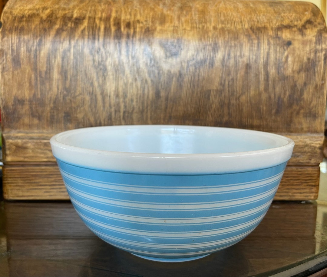 196’s Vintage Pyrex Bowl Blue & White Bowl - Etsy