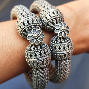 Matching Pair Floral Motif Oxidized Silver Bangle Bracelet (kada ...