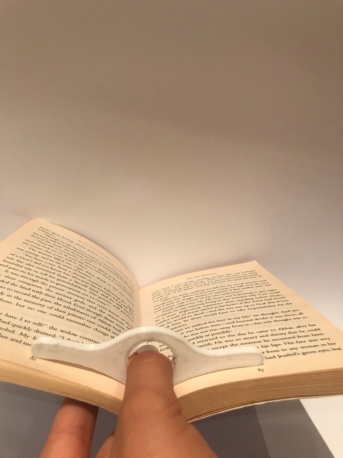 Thumb book page holder / For book lovers | Etsy