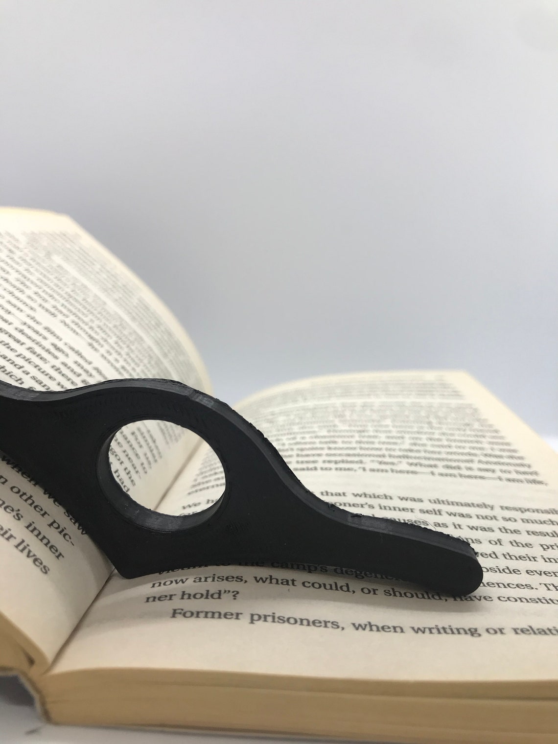 Thumb book page holder / For book lovers | Etsy