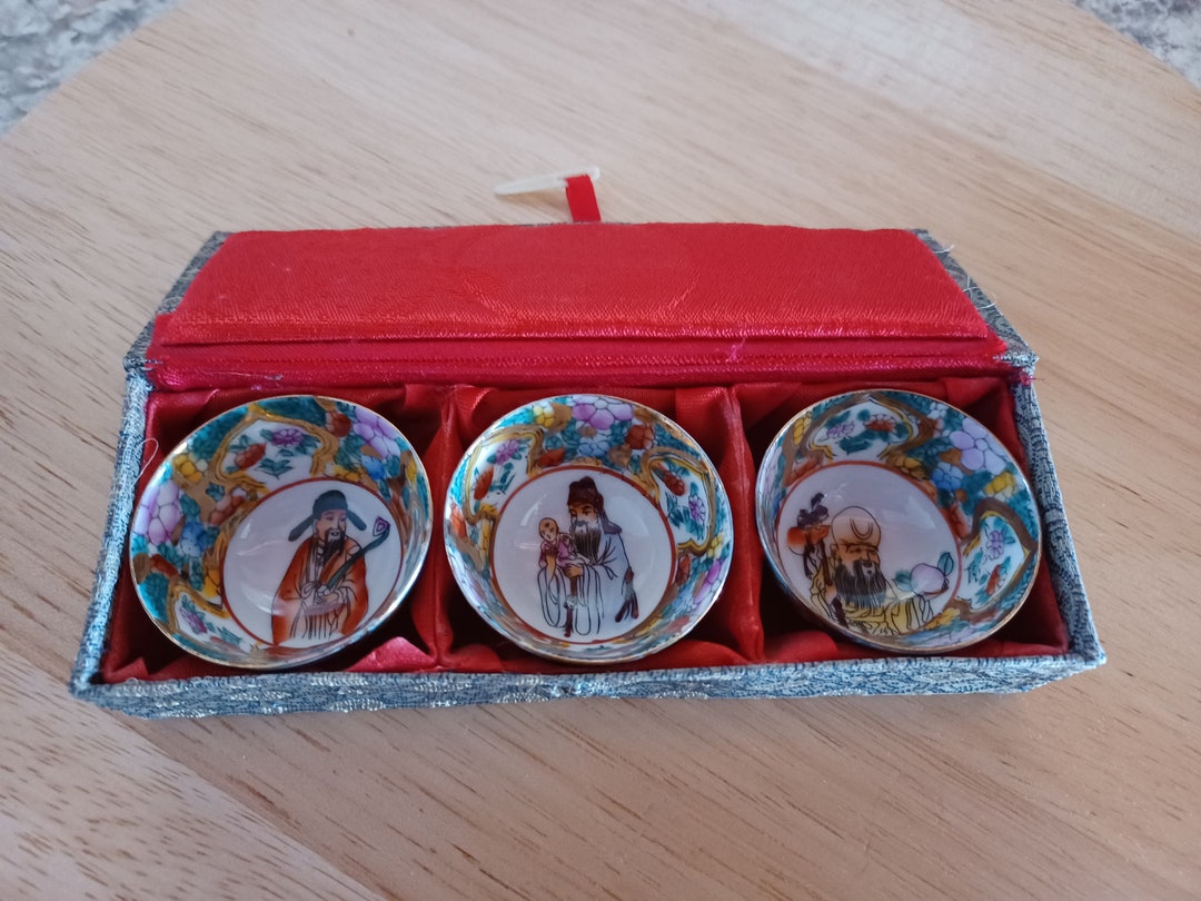 Hand Painted Porcelain Saki Cups, Set of 3, Miniature Japanese Oriental ...