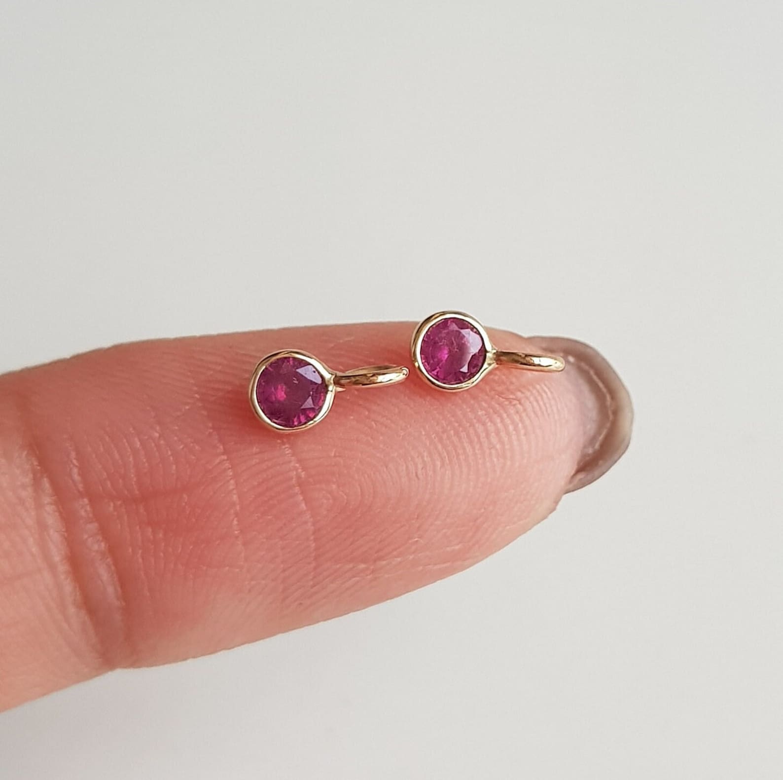 Ruby Charm/18k Solid Gold/round 3mm SMALL Ruby/lightweight - Etsy