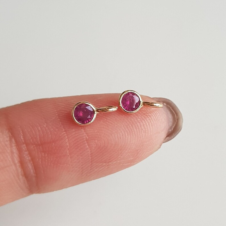 Ruby Charm/18k Solid Gold/round 3mm SMALL Ruby/lightweight - Etsy