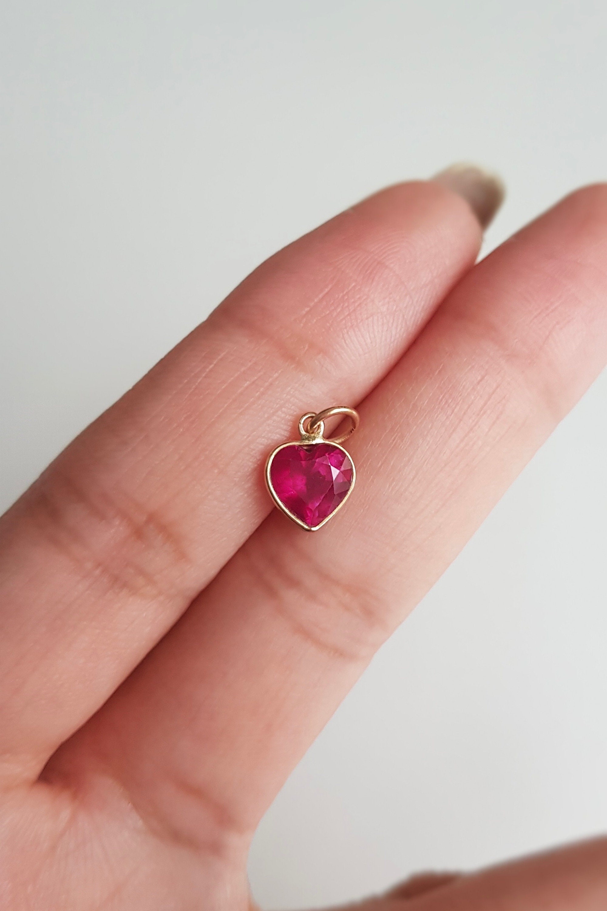 18k Solid Gold/ruby Charm Pendant/heart Shape Charm Pendant/minimal ...