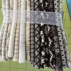 Metropolis Fat Quarter Bundle 16pcs Basic Grey Moda Precut Cotton ...