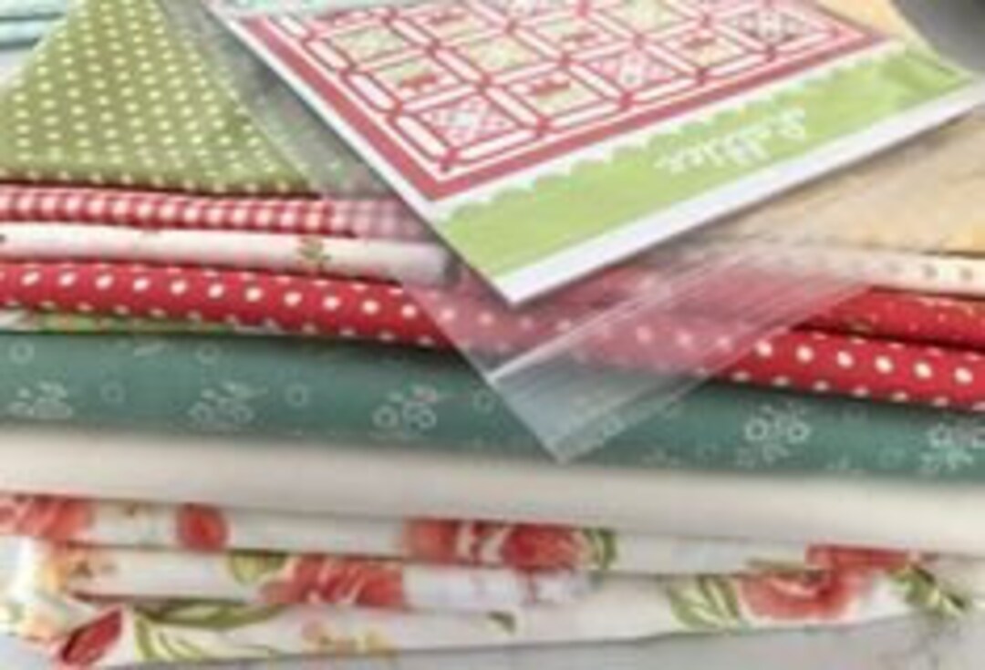 Strawberry Fields Revisited Fig Tree Lattice Quilt Kit 71x71 Includes ...