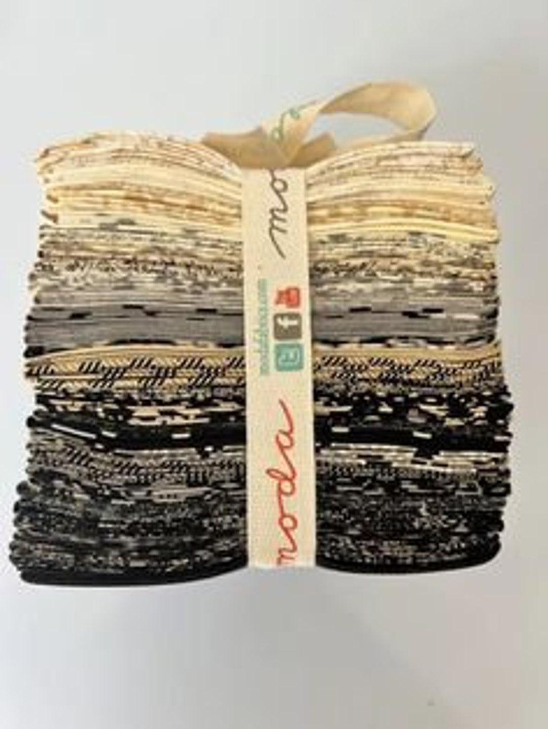 Little Black Dress Fat Quarter Bundle 30pcs Basicgrey Moda OUT OF PRINT ...