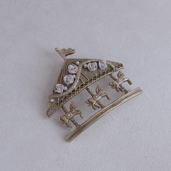 1928 Vintage Carrusel Brooch Three Horses Gold Tone P… - Gem
