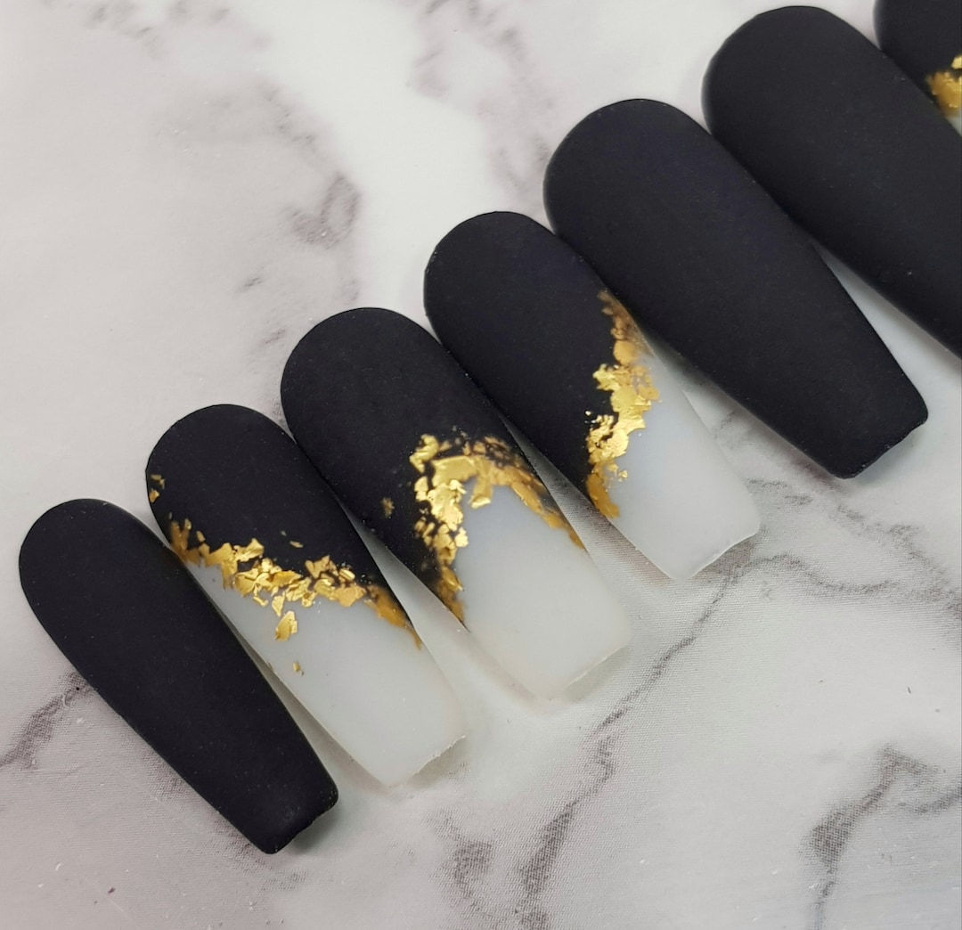 Black and Gold Flakes With Matt Finish Press on Nails. Different ...