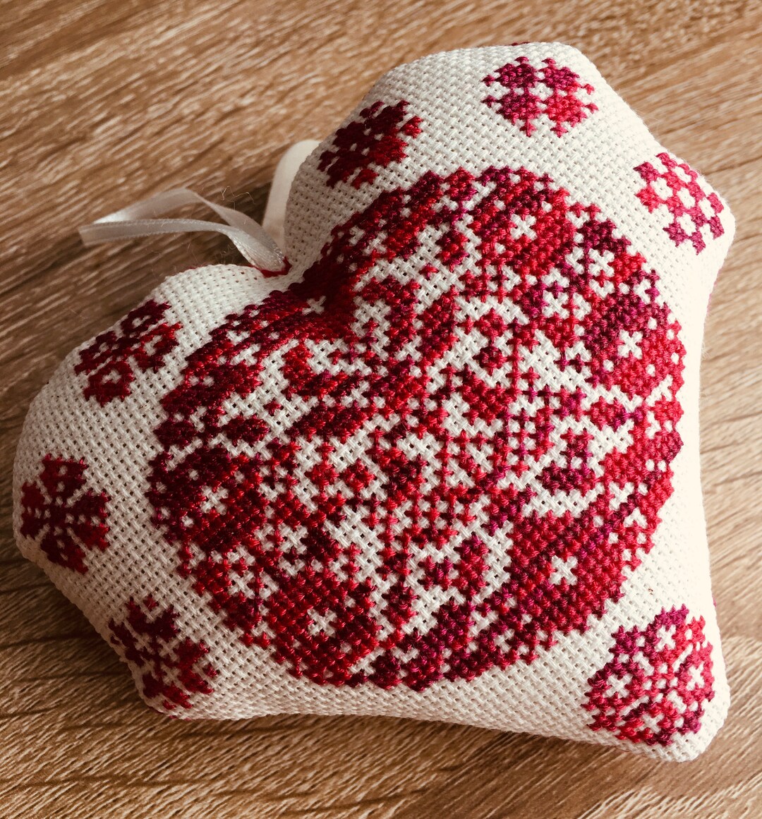 QUAKER MOTIF HEART - Etsy