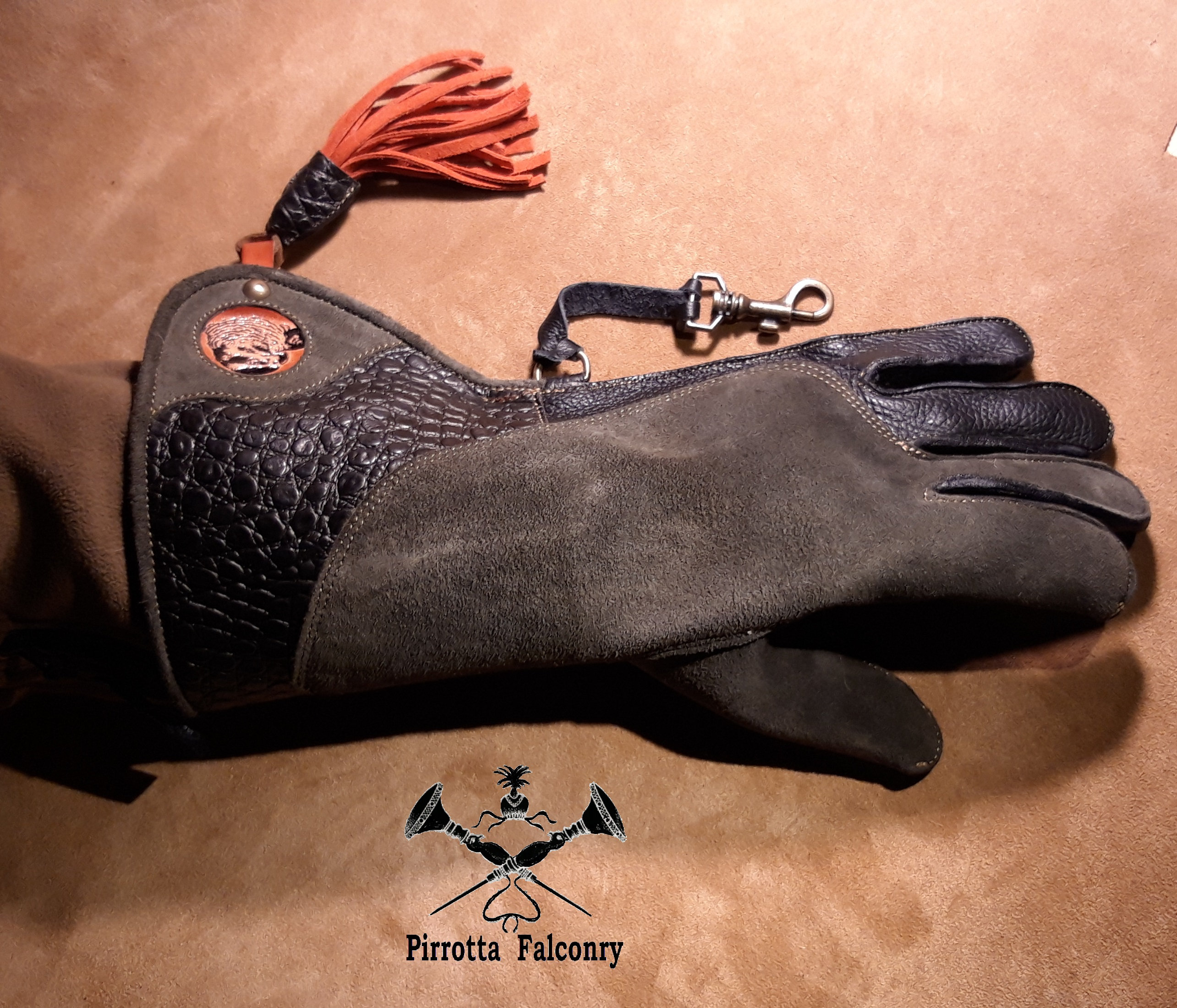 Falconry glove - Leather falconry glove - Falconry accessories ...