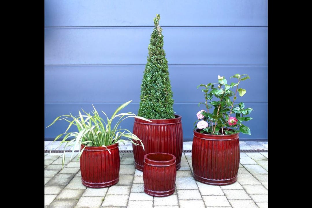 FORÉT Fluted Red Set of 4 Clay Plant Pots Industrial Rustic Hand Turned ...