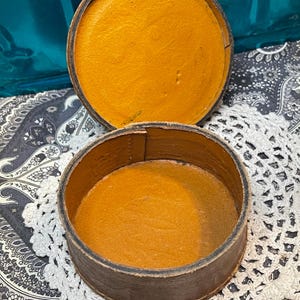 Vintage Small Round Leather- or Leather Look Box With Crest- Fleur De ...