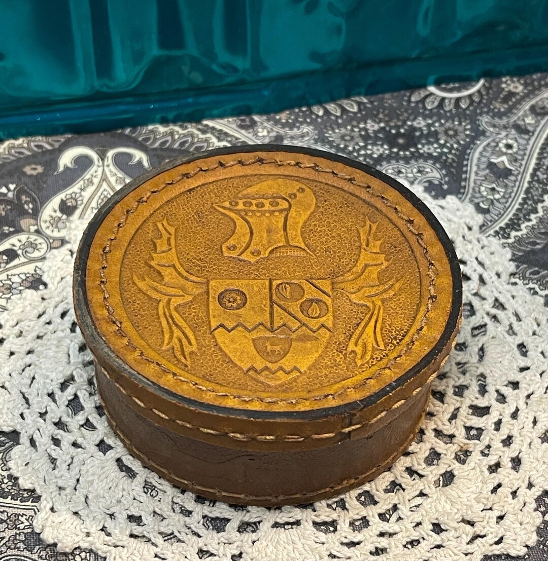 Vintage Small Round Leather- or Leather Look Box With Crest- Fleur De ...