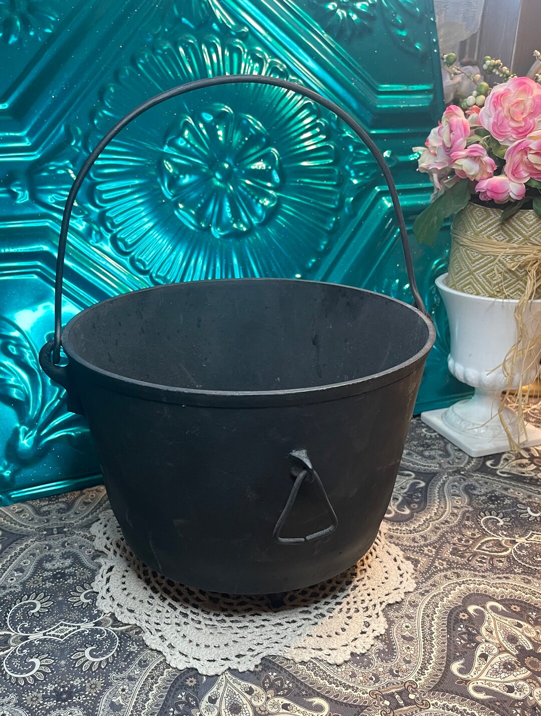 Antique or Vintage Cast Iron 3 Leg Pot - Cauldron Pot With Handle 10.5 ...